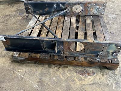 2007 Used Peterbilt 387 Dual Exhaust Stack Bracket For Sale | Dorr, MI ...