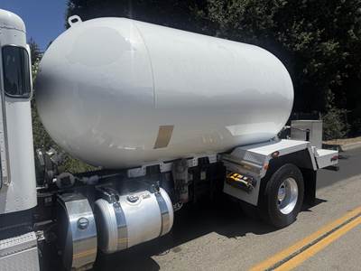 2016 Peterbilt 337 3200 Gallon Propane Truck - Paccar 300HP, Automatic ...