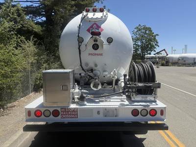 2016 Peterbilt 337 3200 Gallon Propane Truck - Paccar 300HP, Automatic ...