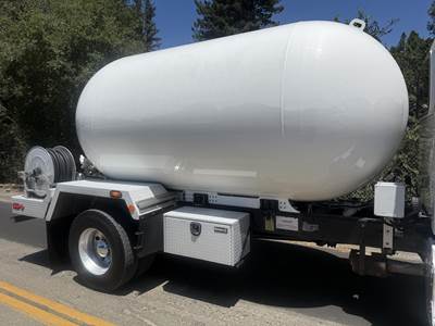 2016 Peterbilt 337 3200 Gallon Propane Truck - Paccar 300HP, Automatic ...
