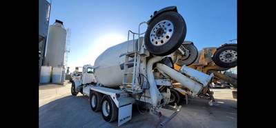 2015 Peterbilt 365 Mixer / Ready Mix / Concrete Truck - McNeilus 10.5 ...
