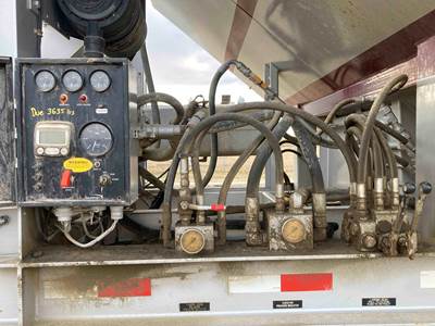 2011 Appco 4,000 CUBIC FT SAND STORAGE PIG DRY BULK TANK TRAILER WITH ...