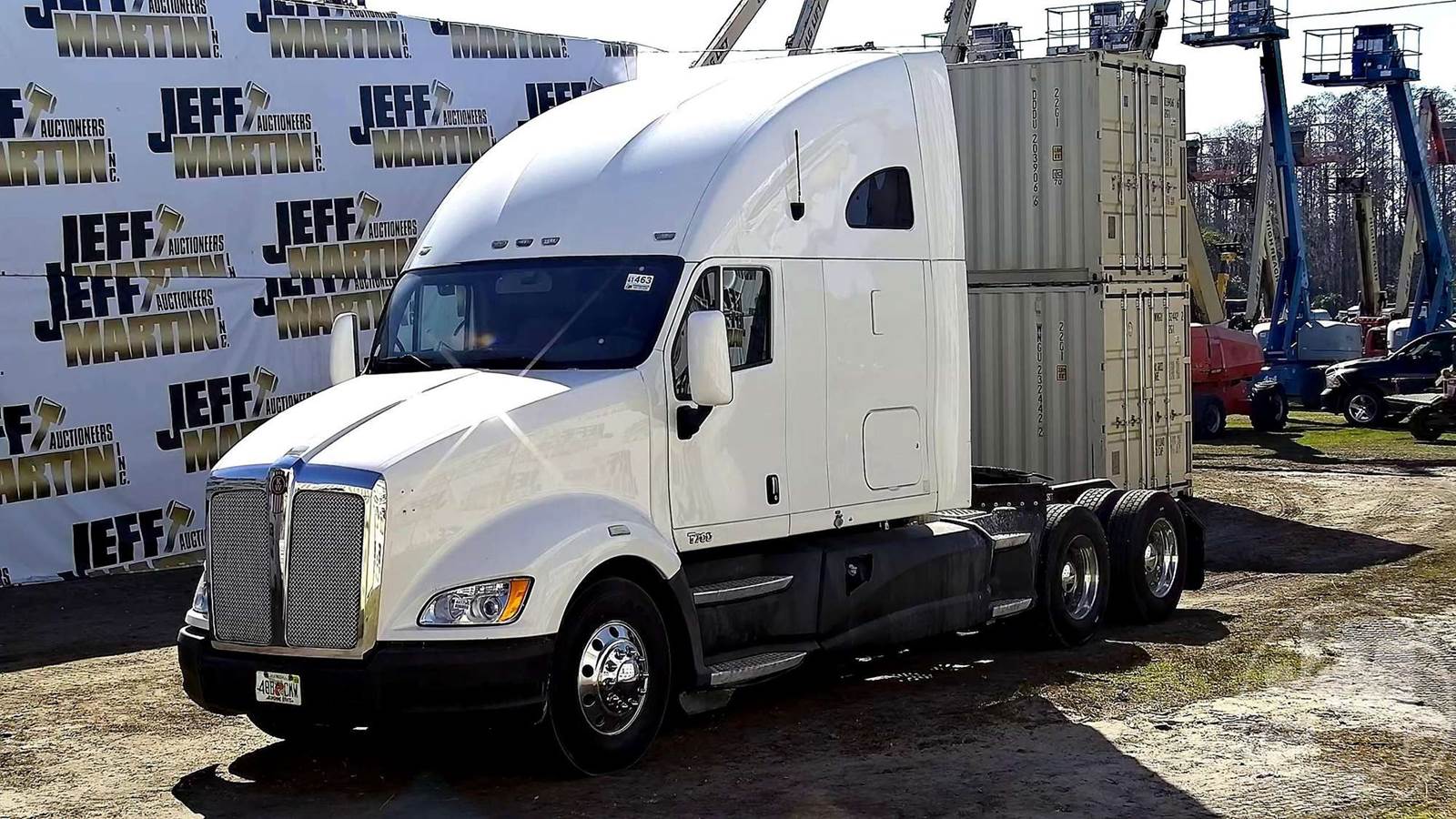 2013 Kenworth T700 6X4 Sleeper Semi Truck For Sale | Kissimmee, FL | 441796 | MyLittleSalesman.com