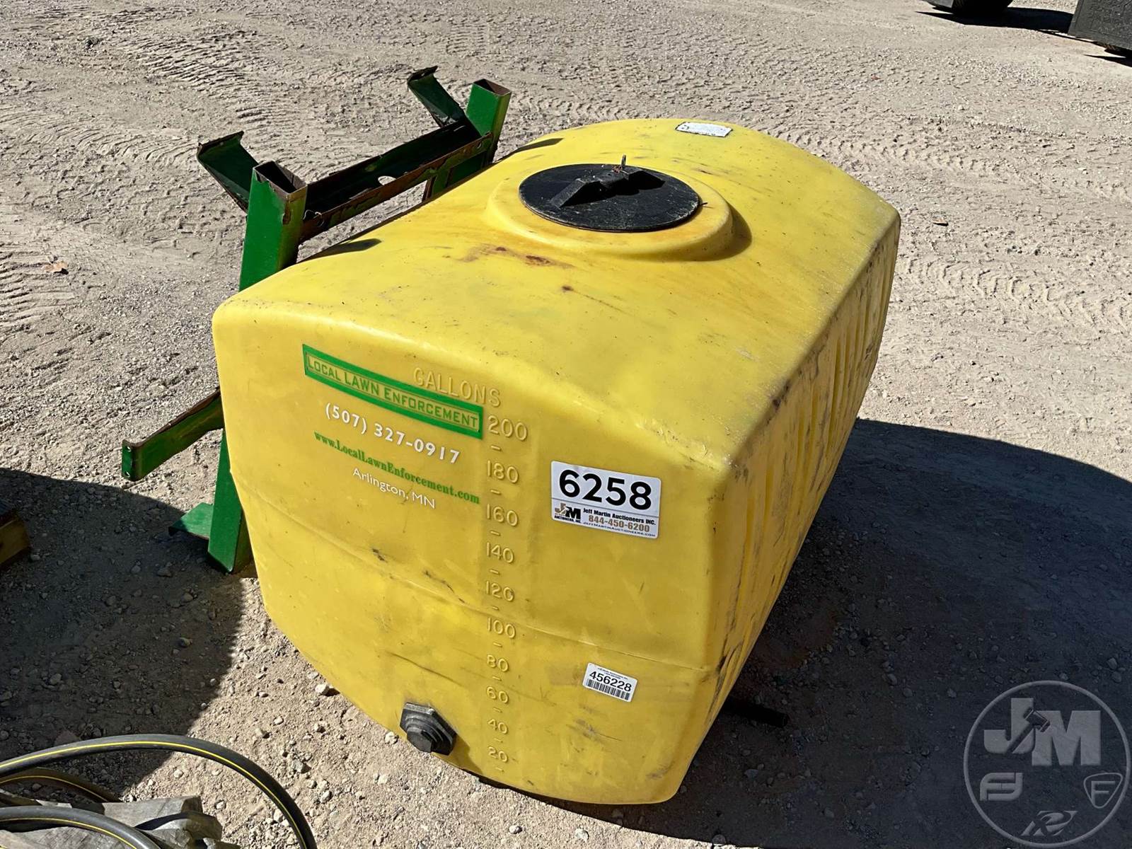 200 GALLON POLY TANK WITH STAND Tank For Sale | Glencoe, MN | 456228 ...