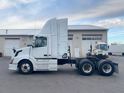 2016 Volvo VNL300 Day Cab Truck - Cummins, Automatic, CNG For Sale ...