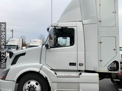 2016 Volvo VNL300 Day Cab Truck - Cummins 400HP, Automatic, CNG For ...