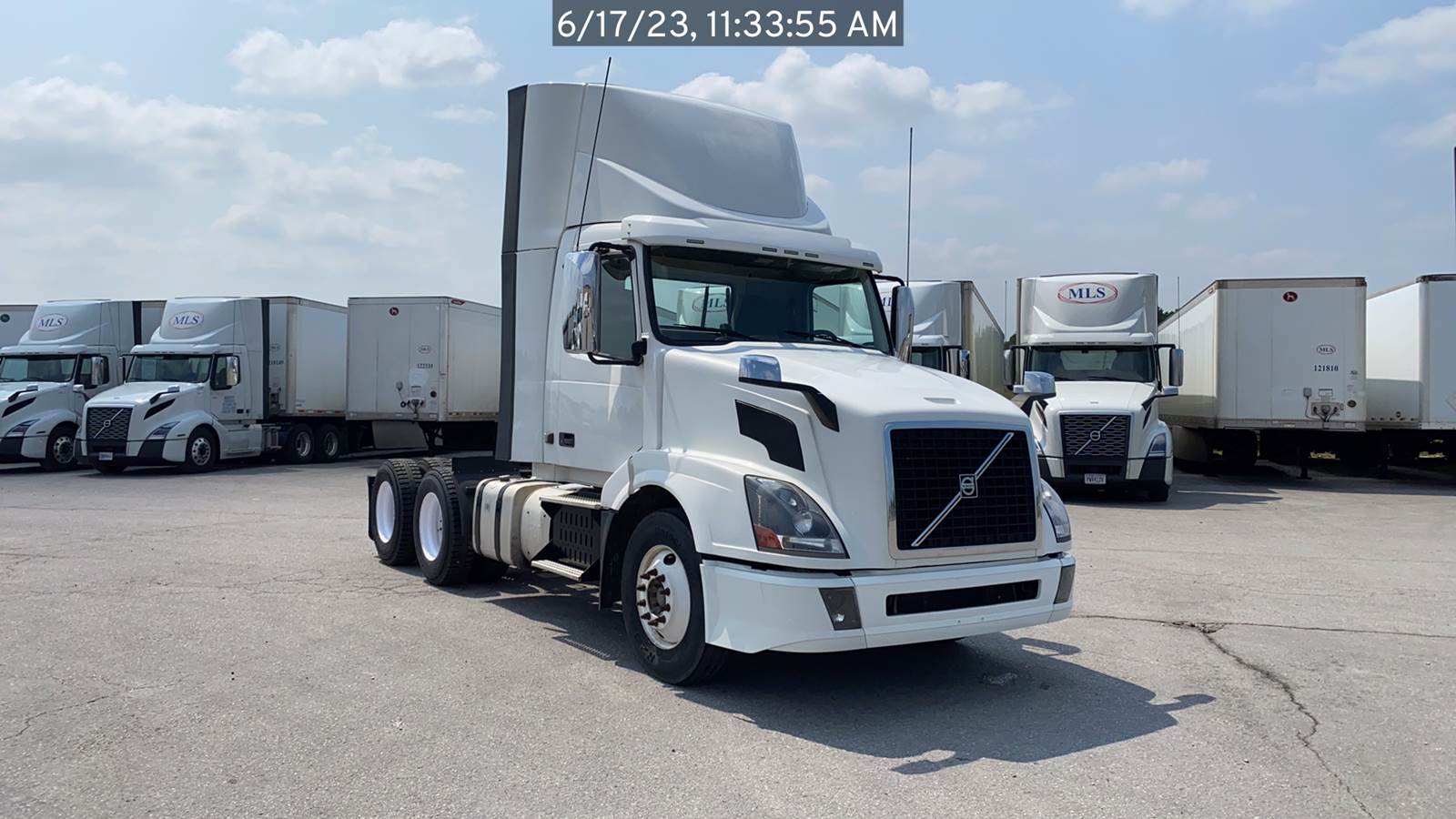 2014 Volvo VNL300 Day Cab Truck, Volvo D-13, 405HP, Automatic For Sale ...