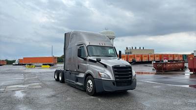 2021 Freightliner Cascadia - 72" Raised Roof Double Bunk Sleeper ...