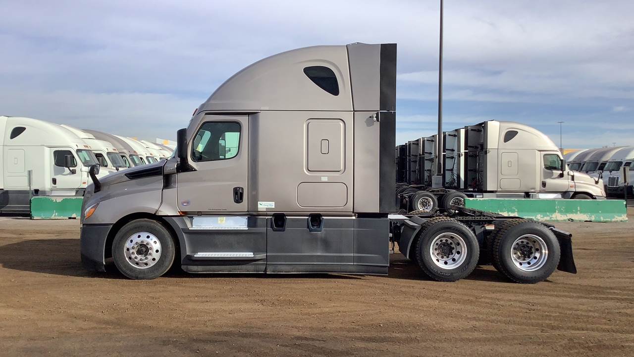 2021 Freightliner Cascadia Sleeper Semi Truck - 72" Raised Roof ...