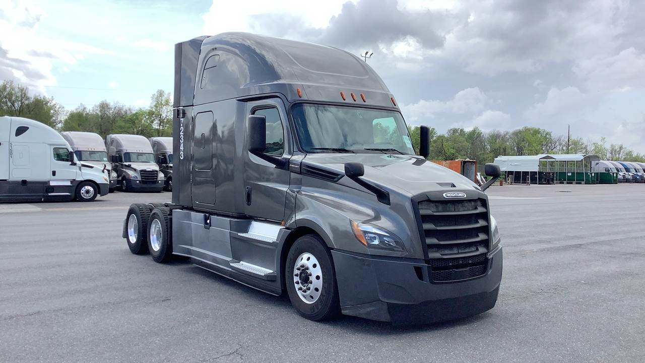 2019 Freightliner Cascadia - 72" Raised Roof Double Bunk Sleeper ...