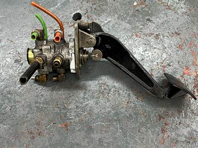 Bendix T-290181-F Brake Pedal & Foot Valve T-5005210 For Sale | Opa ...