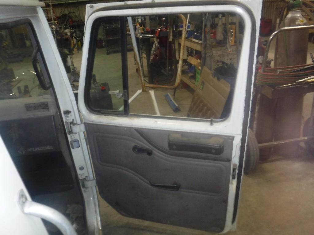 1999 International 4700 Right Front Door Assembly for a International ...