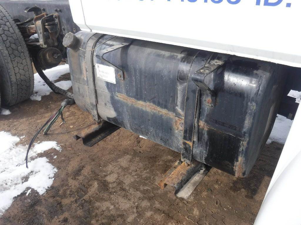 Freightliner FL70 Right Fuel Tank for a 1999 Freightliner FL60-70-80 ...
