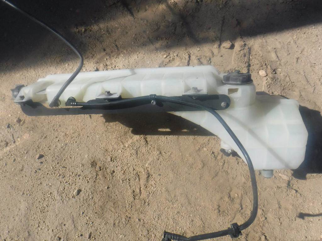 2017 Volvo VNL Radiator Overflow Bottle / Surge Tank for a Gmc/Volvo ...