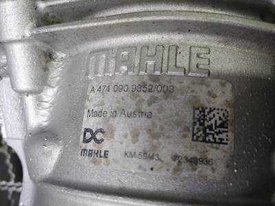 2011 Detroit DD15 EGR Diesel Engine Fuel Filter Housing Base A710909852 ...