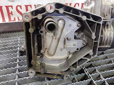 2011 Detroit DD15 EGR Diesel Engine Fuel Filter Housing Base A710909852 ...