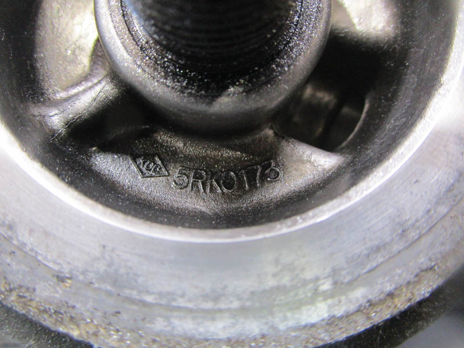 (GOOD USED) Isuzu FTR 4HK1 / 6HK1 Diesel Engine Fuel Filter Base ...