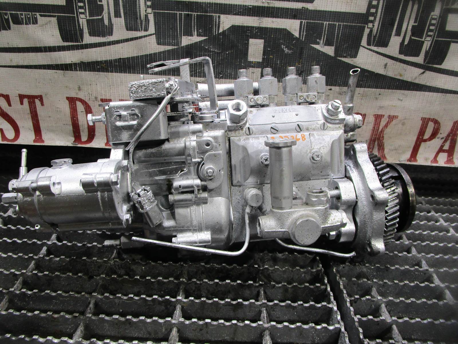 Isuzu 4BD2 4-Cylinder Diesel Engine Zexel Fuel Injection Pump P# 101481 ...