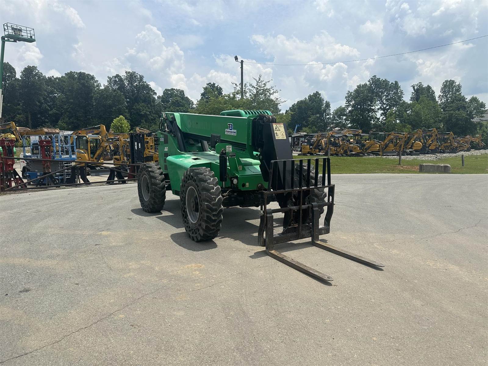 2016 SkyTrak 8042 Telehandler - 8000lb Capacity, 42ft Lift Height For ...
