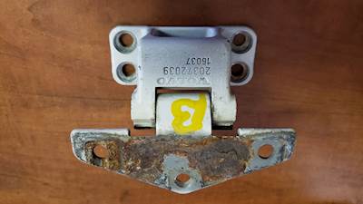 2014 Volvo VNL Right Door Hinge For Sale | York, ON, Canada | 20372039 ...