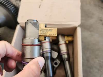Paccar MX-13 Fuel Injector for a 2015 Peterbilt 389 For Sale | York, ON ...