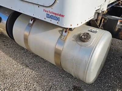 2016 Peterbilt 579 Left Fuel Tank For Sale | York, ON, Canada | 11 ...