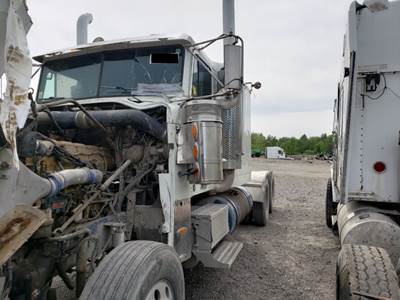 2005 Freightliner FLD120 Classic Salvage Truck For Sale | York, ON ...
