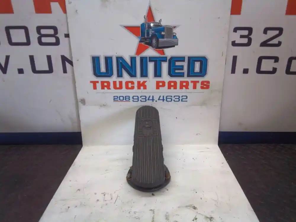 One Genuine Kenworth Accelerator Throttle Pedal 240607 For Sale ...