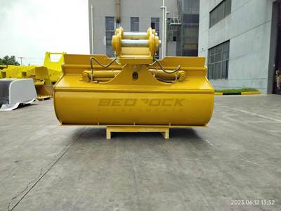 Bedrock 79" Tilt Ditch Cleaning Bucket for Caterpillar 320 B Linkage ...