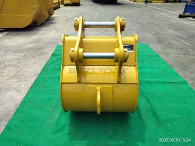 Bedrock 24" General Purpose Bucket for Caterpillar 416 Backhoe For Sale ...