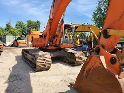 1992 Hitachi EX400 Excavator For Sale | Montreal, QC, Canada | ZID ...