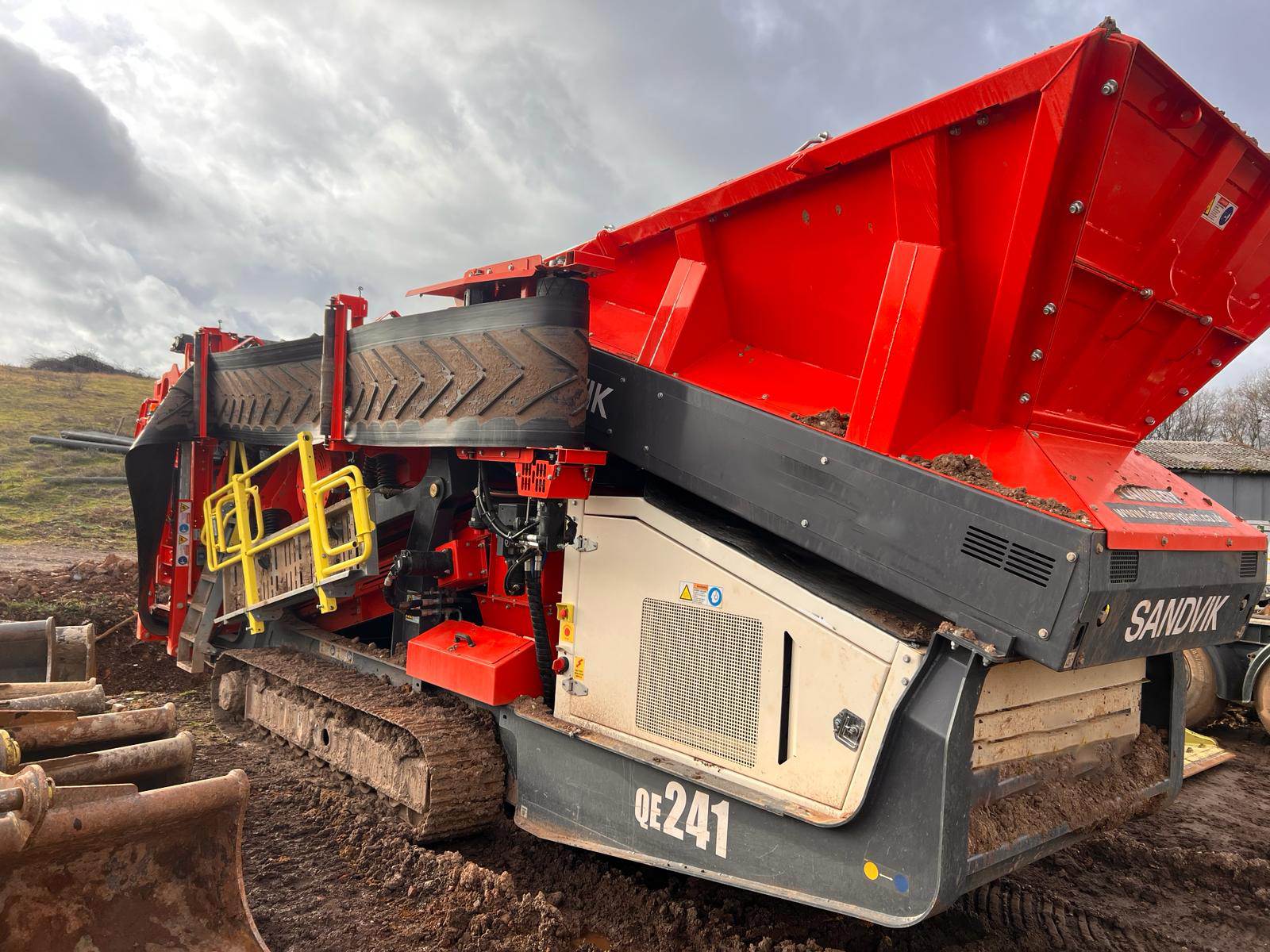 2023 Sandvik QE241 Screening Plant For Sale, 54 Hours | Crofton, United ...