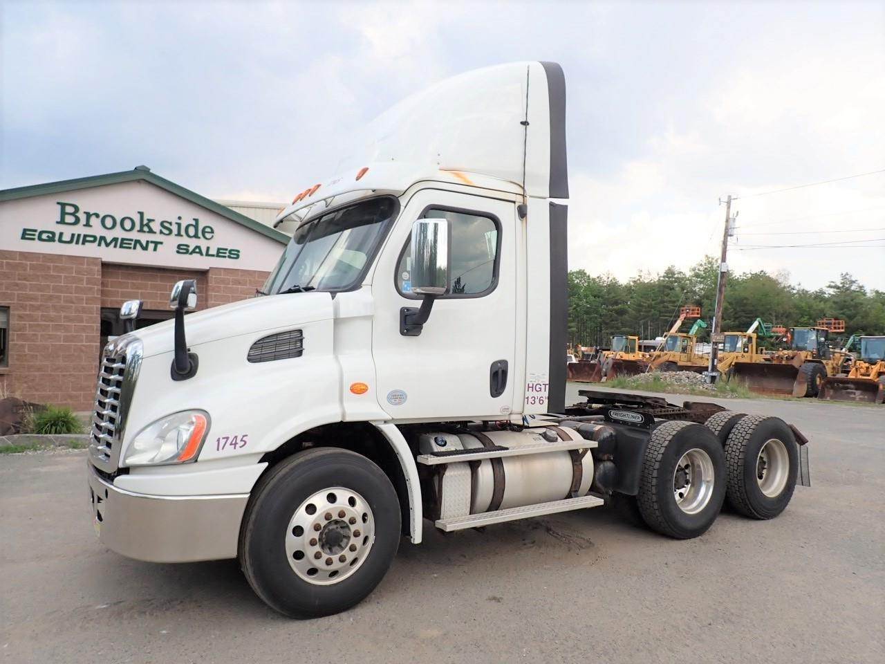 2017 Freightliner Cascadia 113 Day Cab Truck For Sale, 575,326 Miles ...
