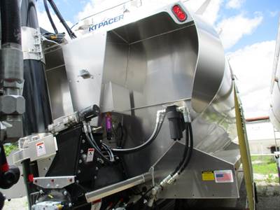 2017 Freightliner 114SD Feed Truck Body - KT Pacer A35ML-22.5 Bulk Feed ...