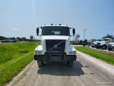 2006 Volvo VHD 365 HP | Heavy Spec | Long wheelbase | Lift Axle | For ...