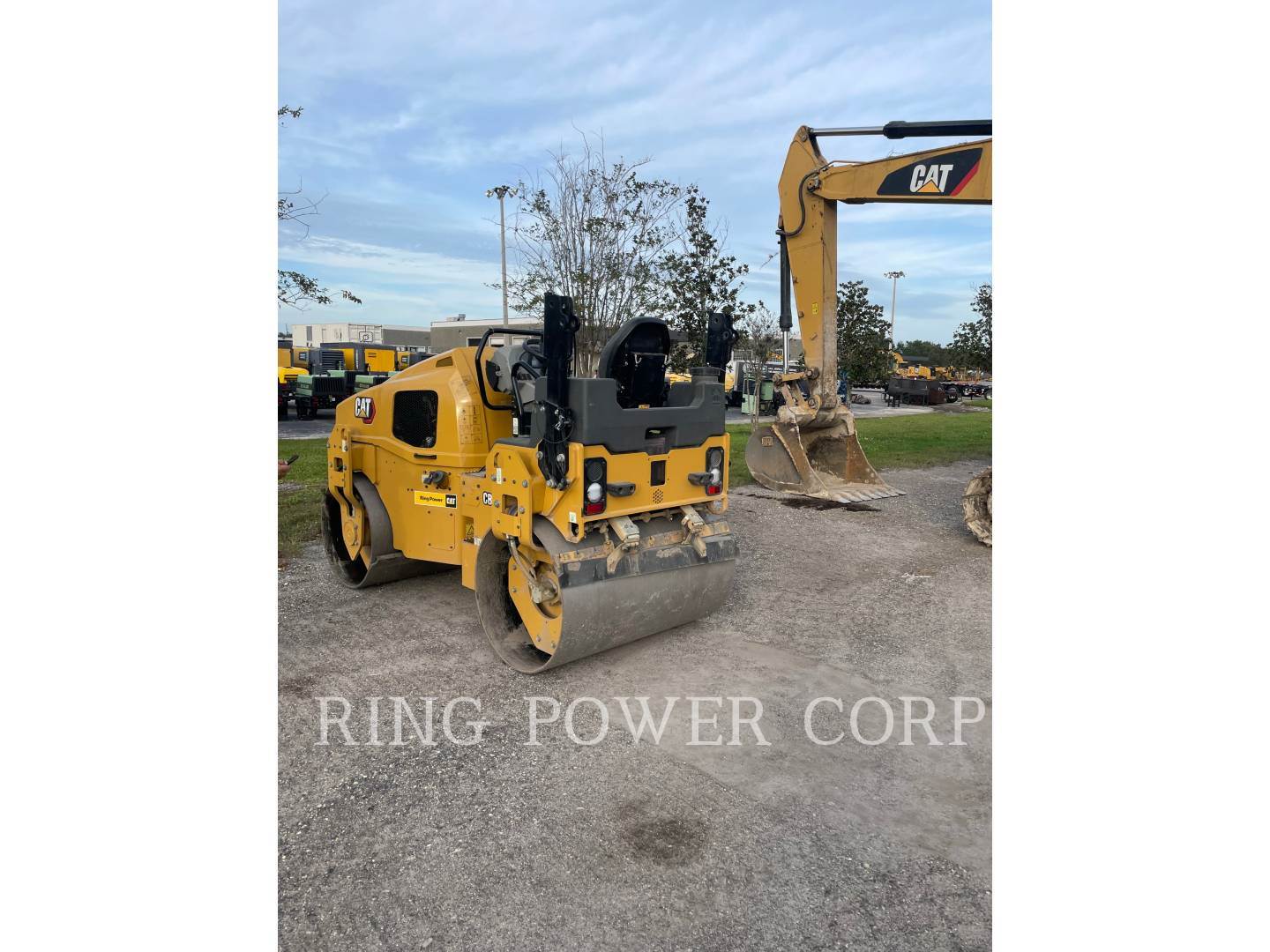 2022 Caterpillar CB4.0 Smooth Drum Roller Compactor For Sale, 860 Hours ...
