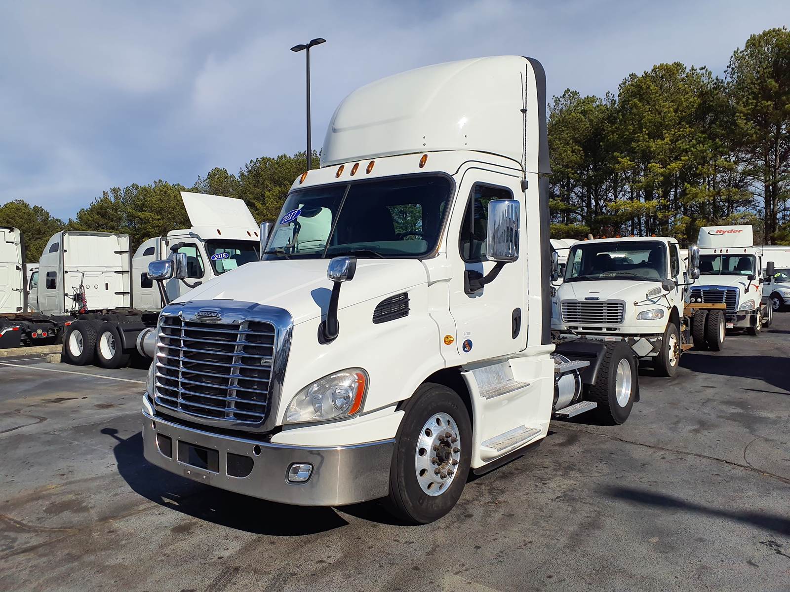 2017 Freightliner Cascadia 113 Single Axle Day Cab Truck - 410HP, 10 ...