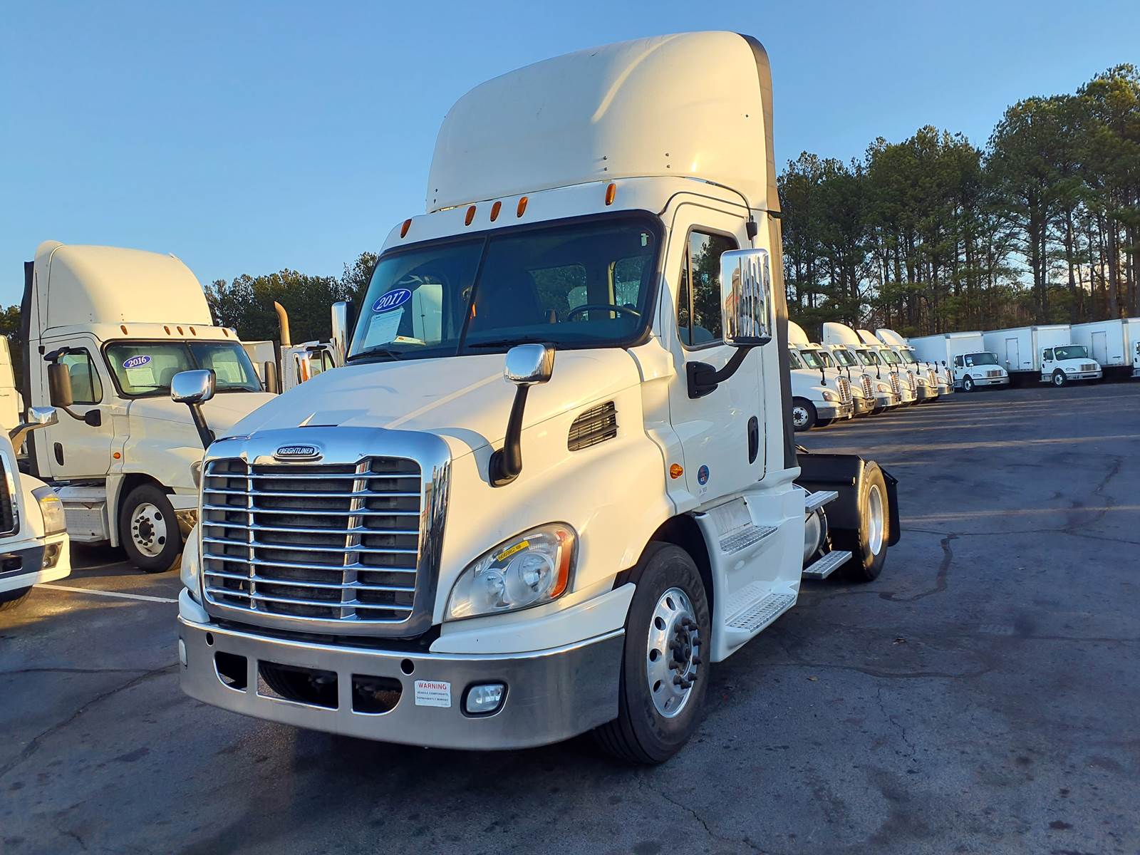 2017 Freightliner Cascadia 113 Single Axle Day Cab Truck - 410HP, 10 ...