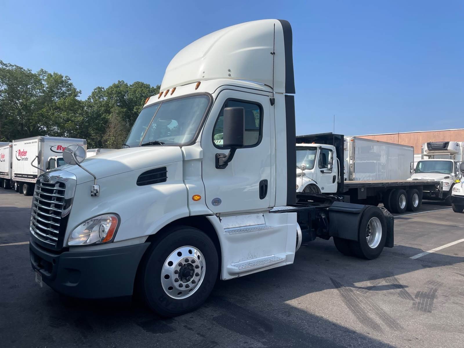 2020 Freightliner Cascadia 113 Single Axle Day Cab Truck - 410HP, 12 ...