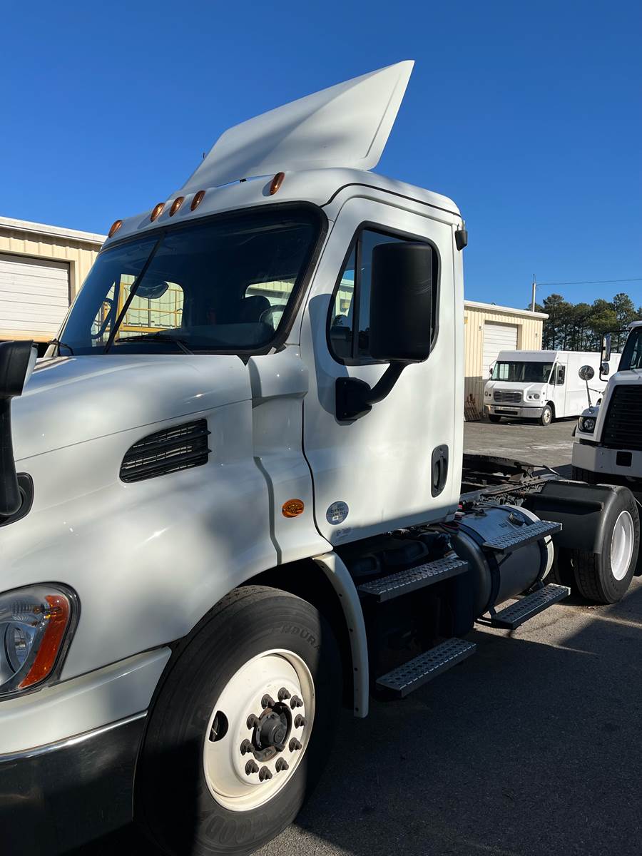 2019 Freightliner Cascadia 113 Single Axle Day Cab Truck - 12 Speed ...