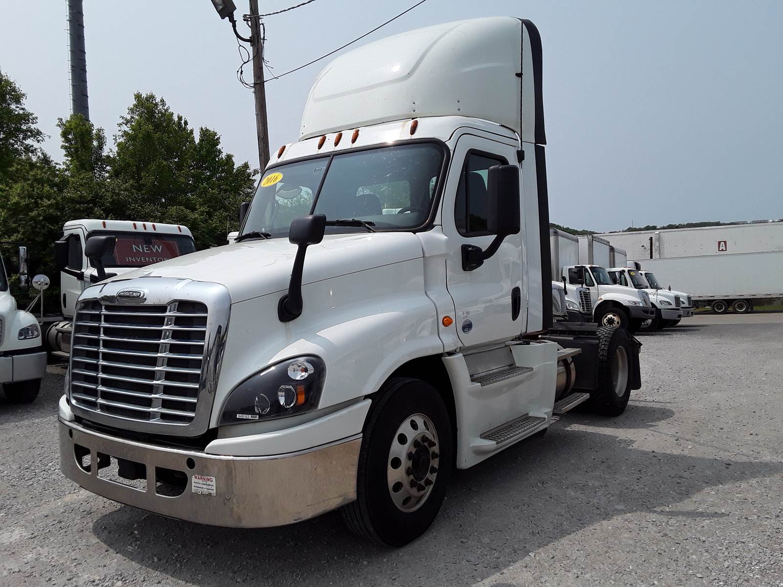 2016 Freightliner Cascadia 125 Single Axle Day Cab Truck - 400HP, 10 ...