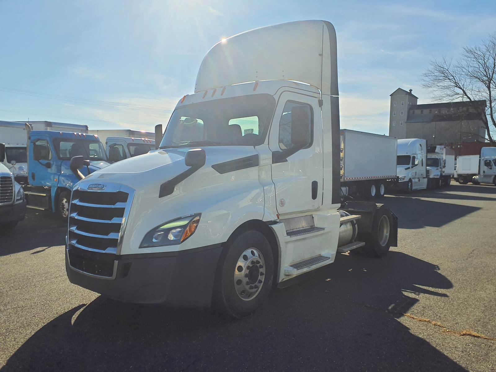 2019 Freightliner Cascadia 126 Single Axle Day Cab Truck - 450HP, 12 ...
