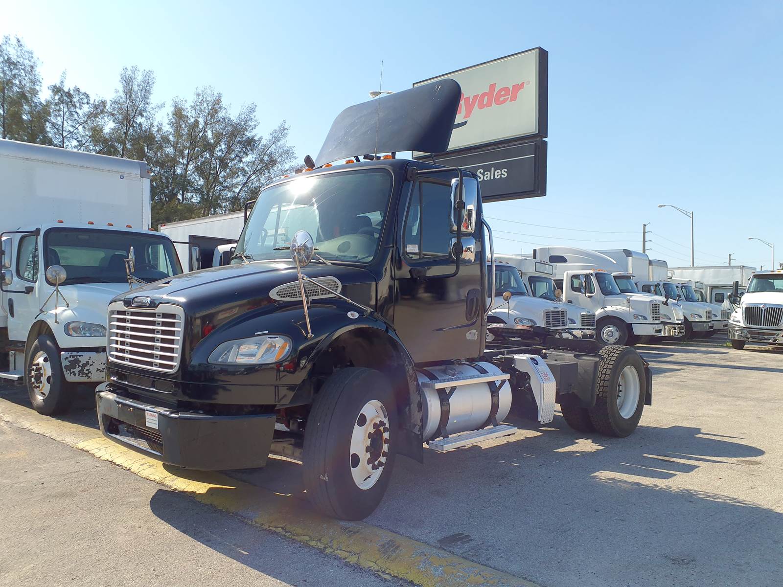 2017 Freightliner M2 106 Single Axle Day Cab Truck - 300HP, 6 Speed ...