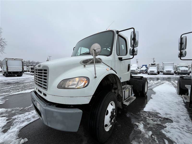 2016 Freightliner M2 106 Single Axle Day Cab Truck - 270HP, 5 Speed ...
