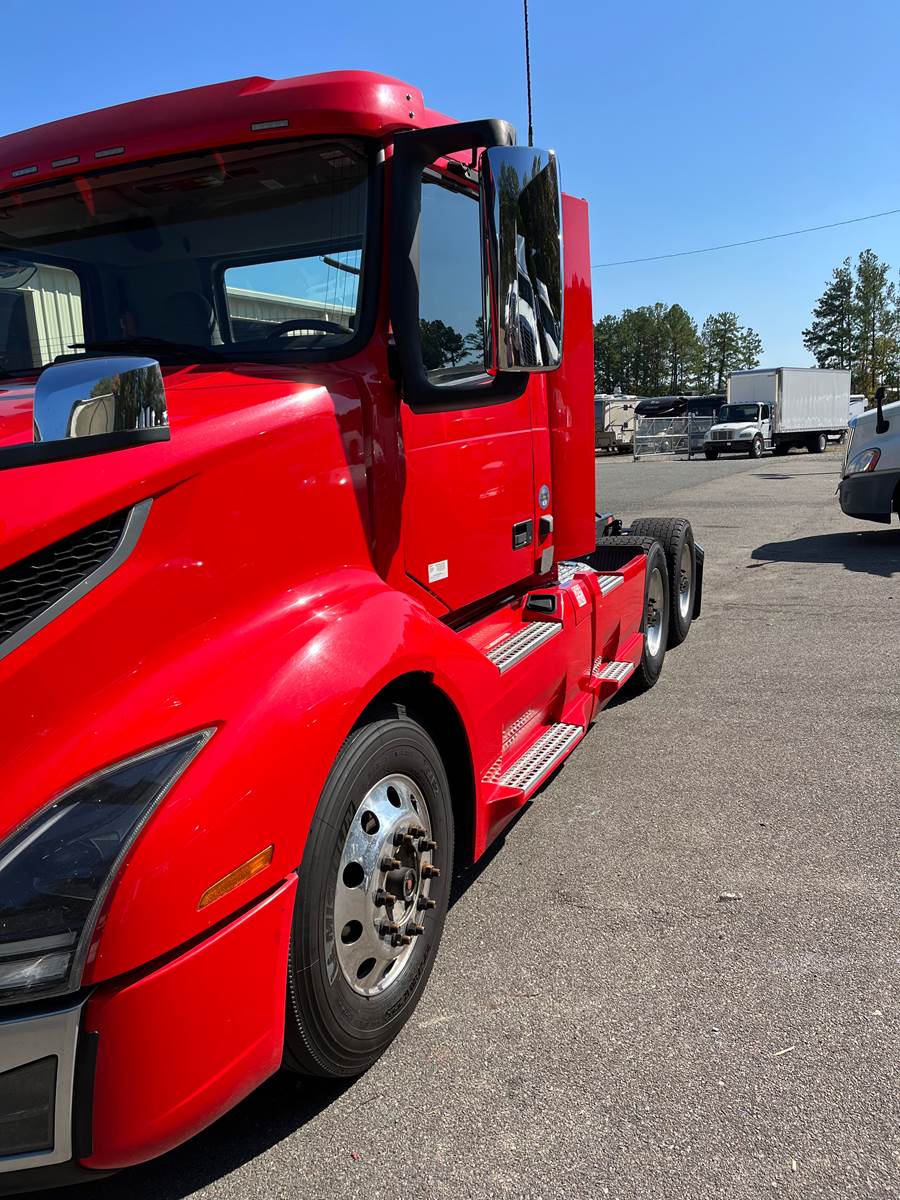 2020 Volvo VNL64T300 Day Cab Truck - 425HP, 10 Speed Manual For Sale ...