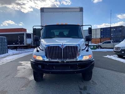 2019 International 4300 26 ft Box Truck - 260HP, 6 Speed Manual, Roll ...
