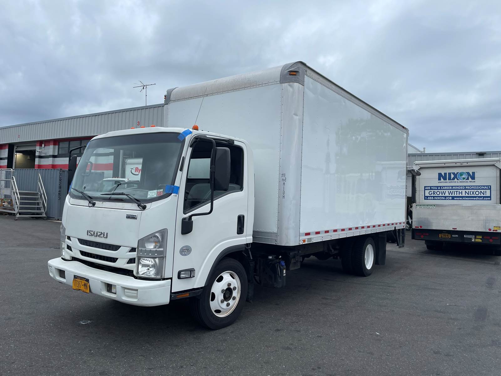 2017 Isuzu NRR 18 ft Box Truck - 215HP, 6, Roll up Door, Liftgate For ...