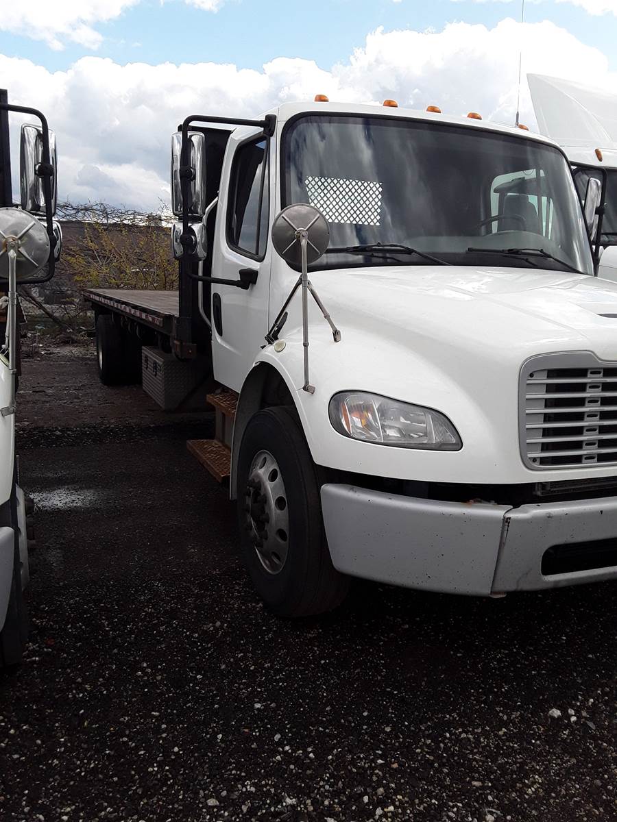 2018 Freightliner M2 106 26 ft Flatbed Truck - 280HP, 6 Speed Manual ...