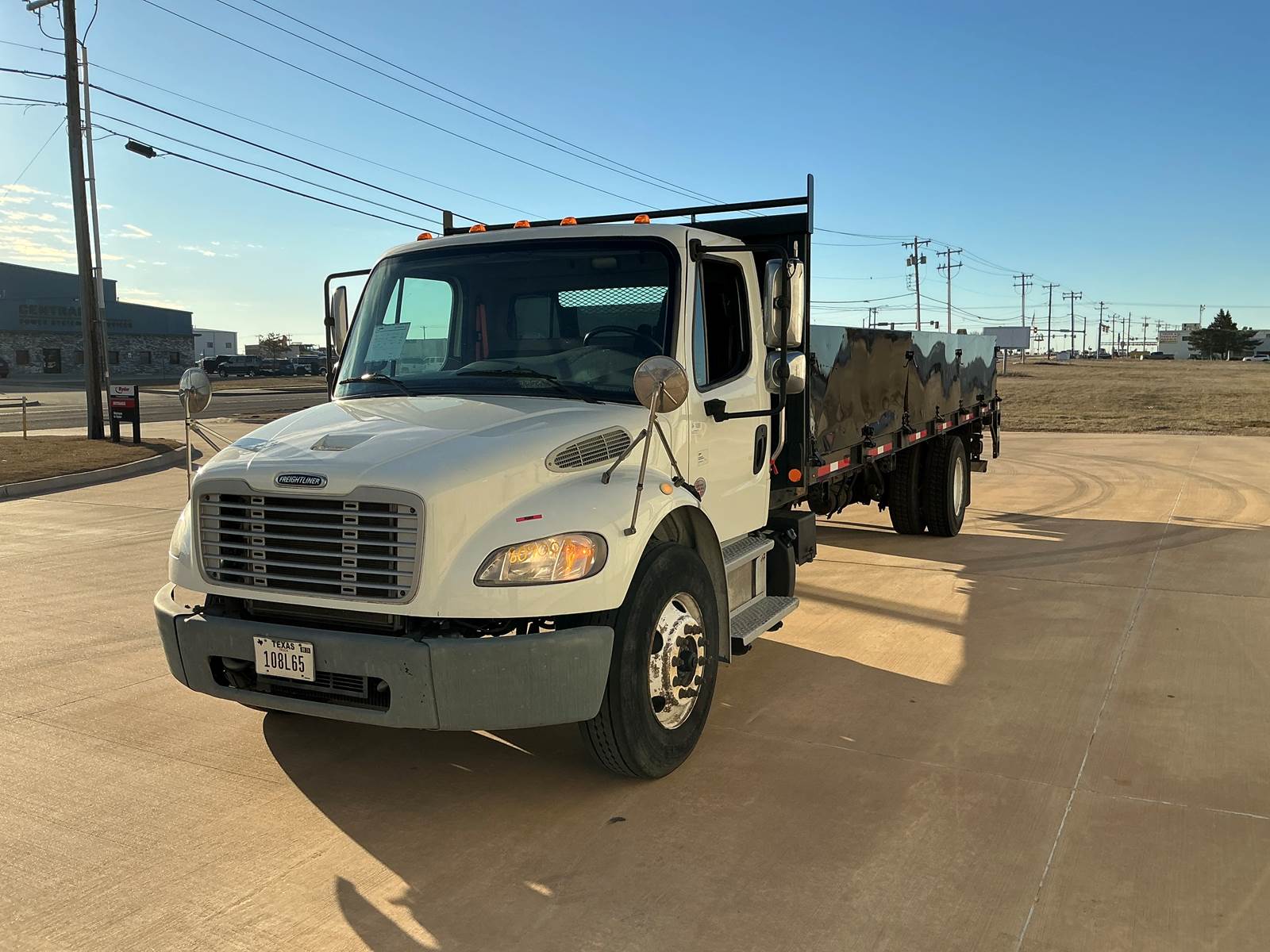2019 Freightliner M2 106 26 ft Flatbed Truck - 230HP, 6 Speed Automatic, Liftgate For Sale ...