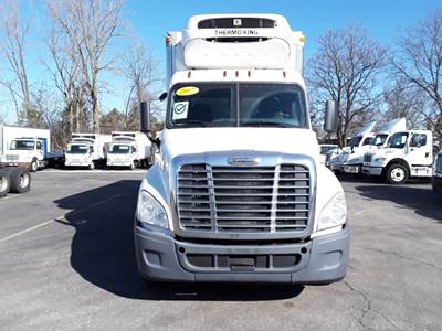 2017 Freightliner Cascadia 125 26 ft Refrigerated Truck - 410HP, 10 ...